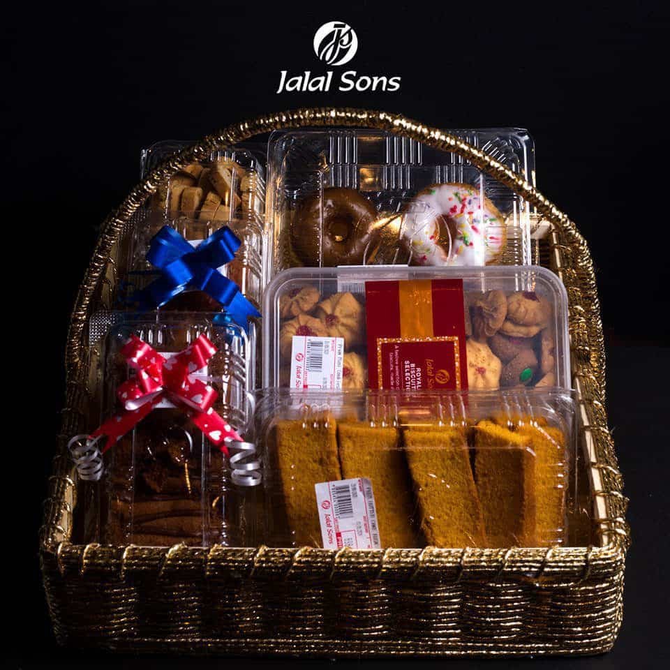 Mix Cookies Basket | Send Gifts To Pakistan | Giftoo No-1 Gift Delivery ...